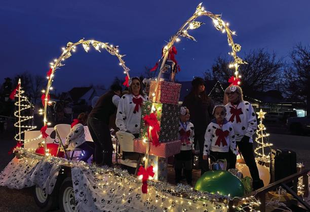 Lighted Christmas Parade a hit | Post Dispatch